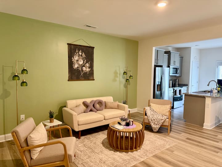 Lavender Lane Retreat | Pool • Near Raleigh - Clayton, NC