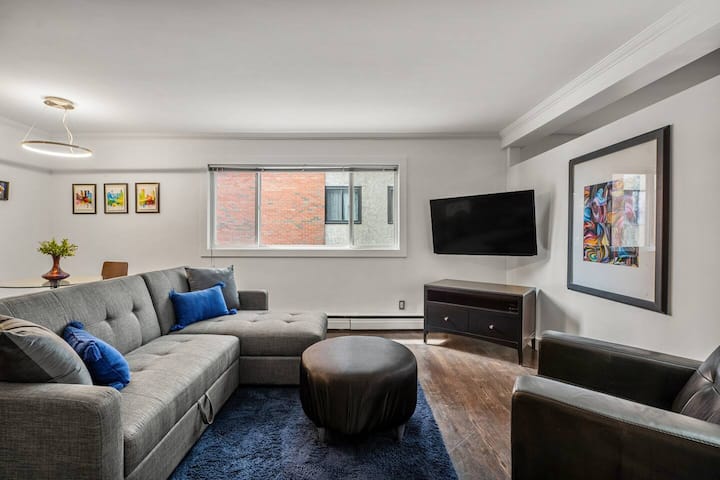 Cozy Dt Condo | Steps To Restaurants & Stampede - Calgary