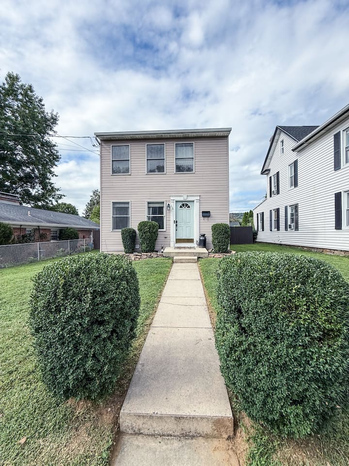 Quaint Family Home-pet Friendly - Harrisburg, PA