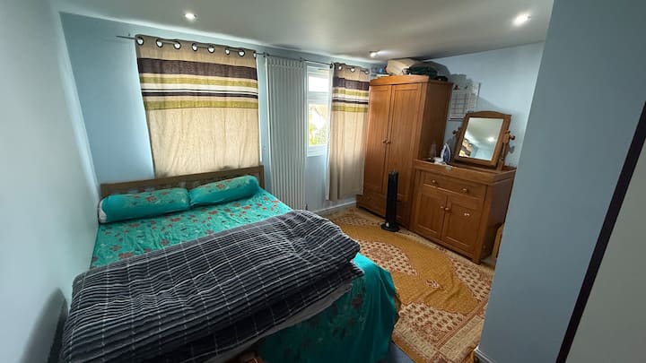 En-suite Double Bedroom - Southend-on-Sea