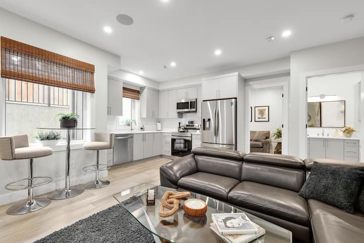 Modern Coastal Suite. 900sqft. Close To Beaches. - White Rock