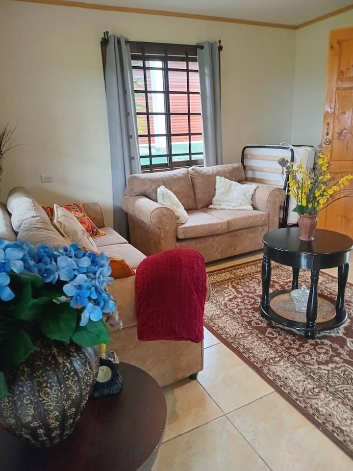 Hermosa Casa Amueblada - Aguas Zarcas