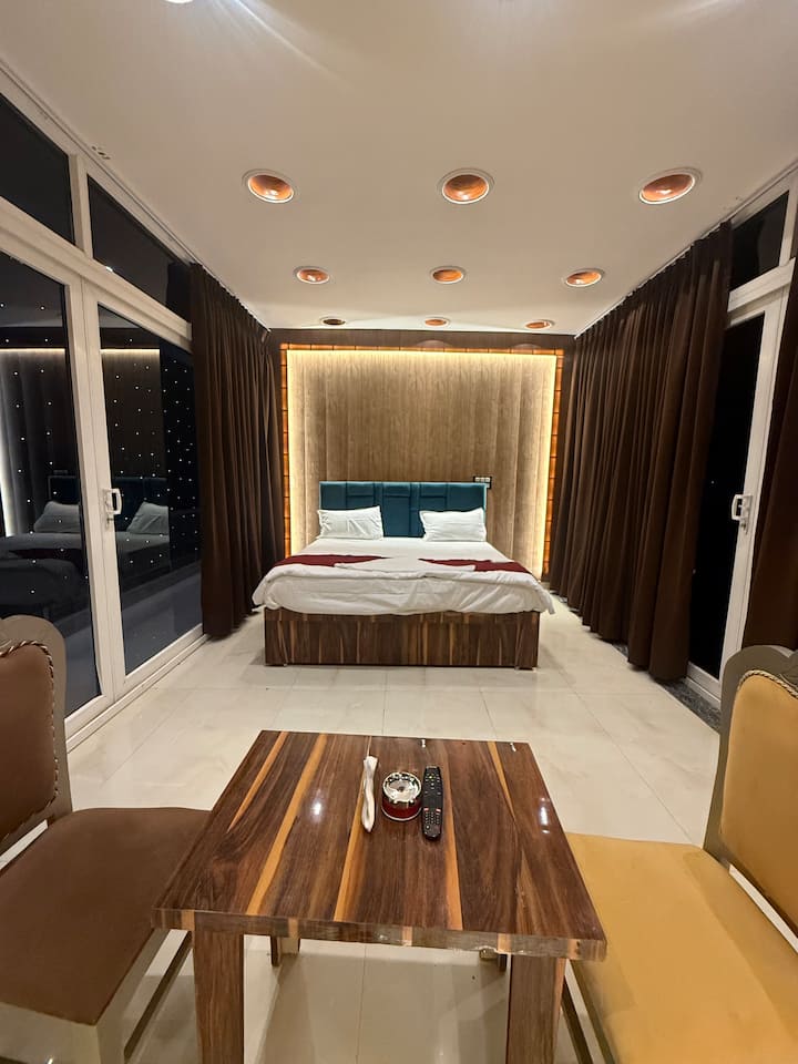 The Oraya Cozy & Elegant Stay Near Kathauta Lake - Lucknow