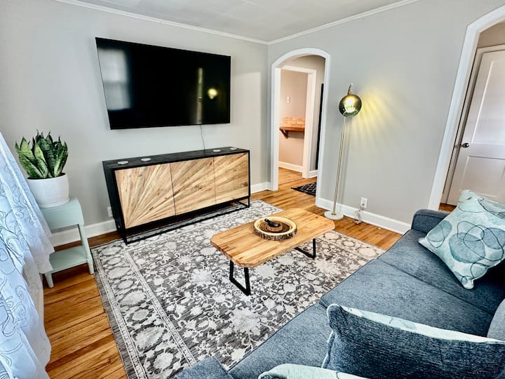 Cozy Carriage Retreat Walking To Lenovo Center - Raleigh, NC