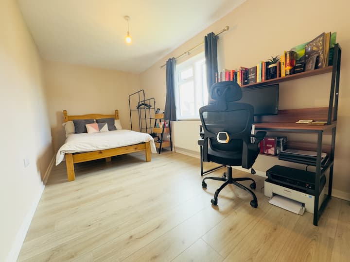 Cosy Cotswold Room - South Cerney