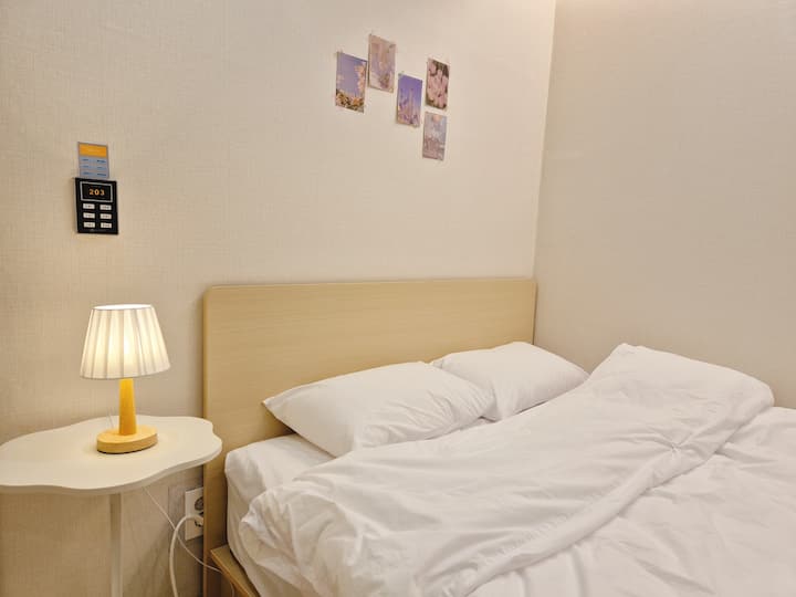 봄스테이(203)[신규]수유역1분/명동 성수 이태원 접근용이/전용욕실/공항버스 도보2분 - Zuid-Korea