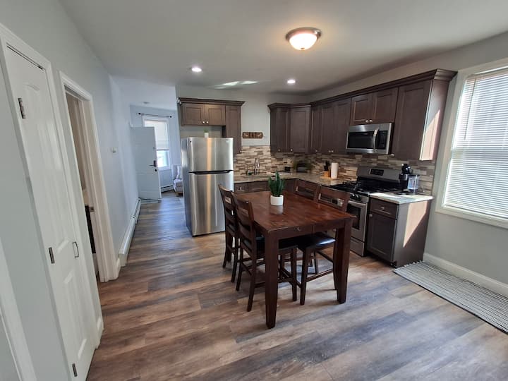 The Double-suite At The North End |2br Apt*parking - Providence, RI