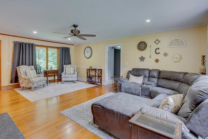 Rustic Ranch - Discovery Island, Simpsonville