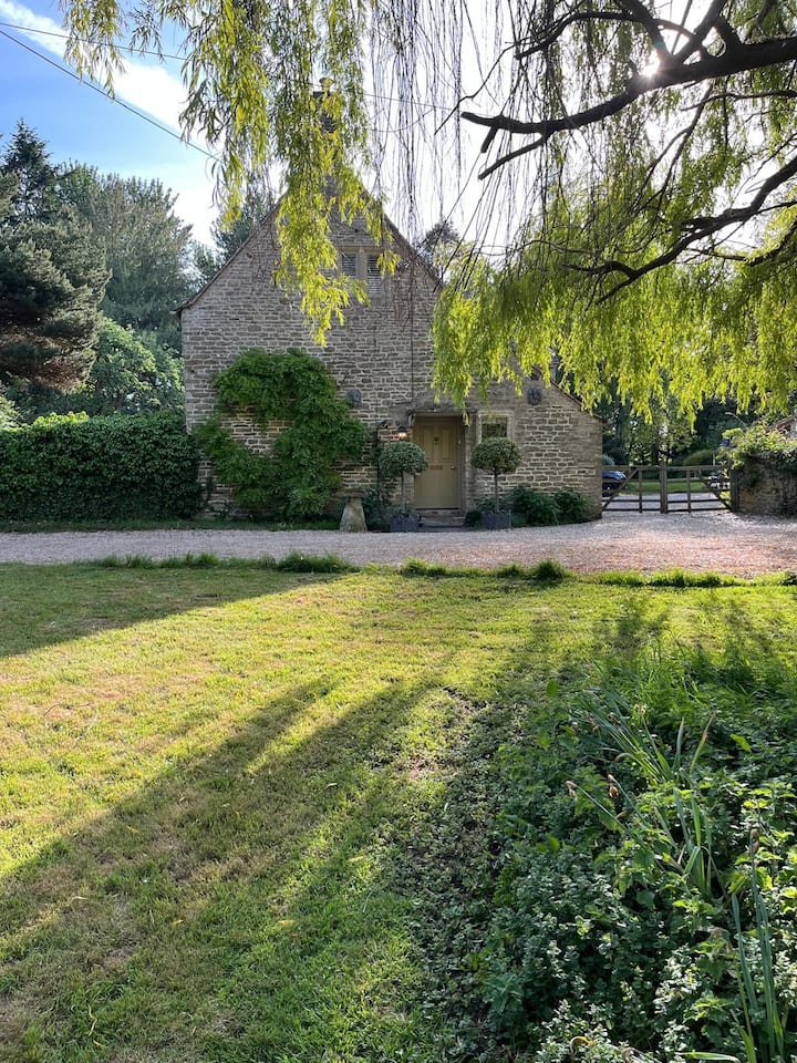 Sundial House And Cottage - Chippenham