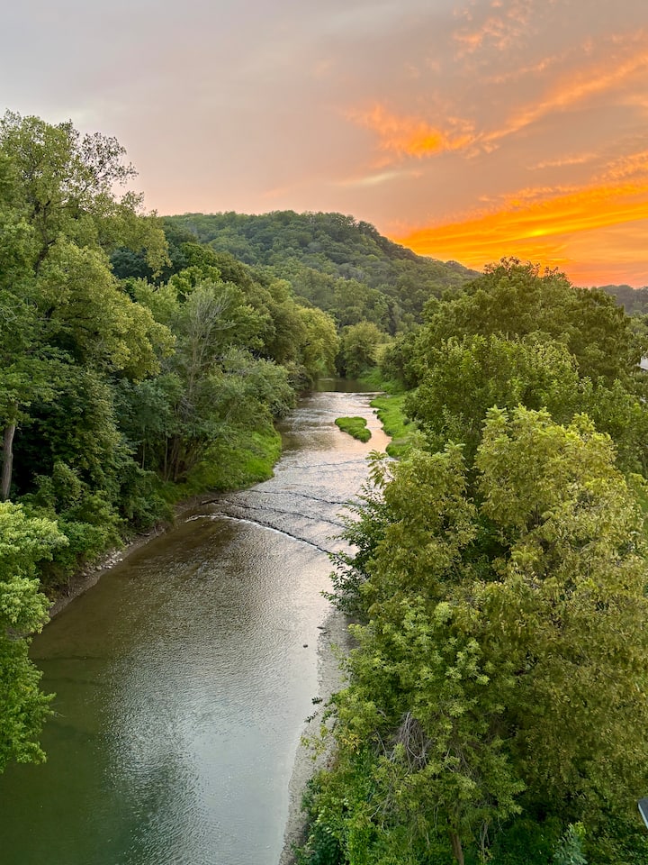 Captain Potter’s Suite (Jacuzzi Tub)-potter’s Mill - Iowa