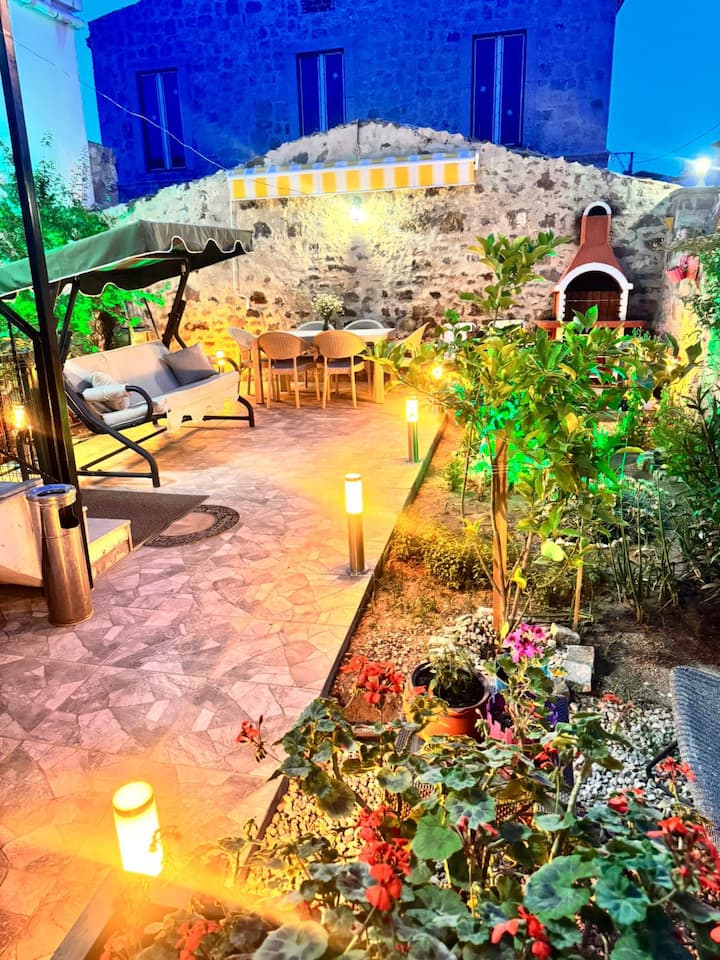 Küçükköy'de Geniş Bahçeli 3+1 Daire (Barbekülü) - Cunda Adası