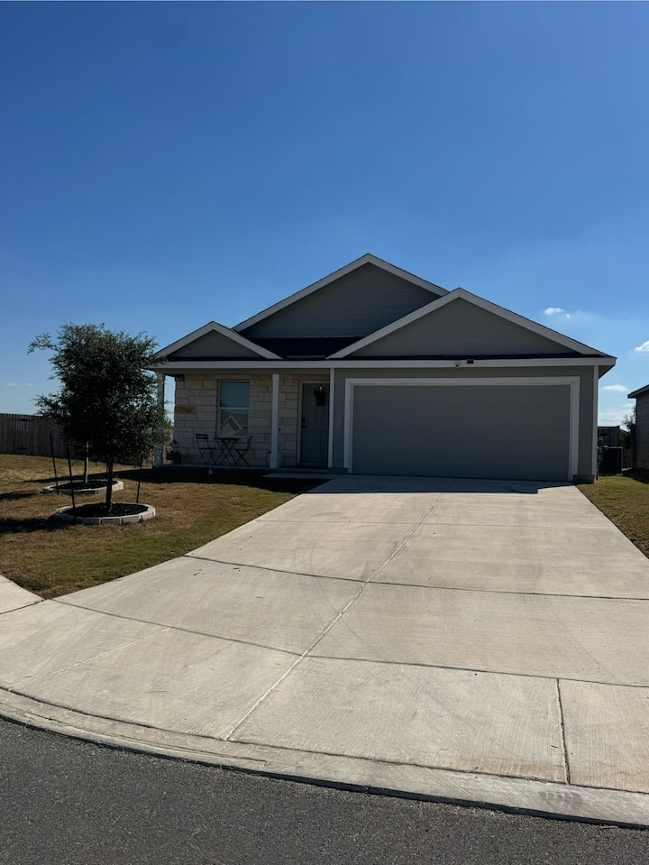 Garza Getaways — San Antonio (Seaworld, Six Flags) - San Antonio