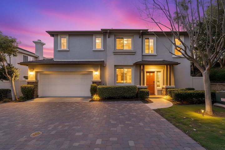 3 Bedroom Lux Home, Perfect Location - San Diego, CA