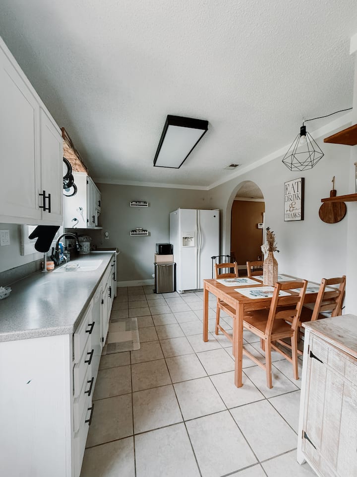 The Spring Hill Homestead - Spring Hill, KS