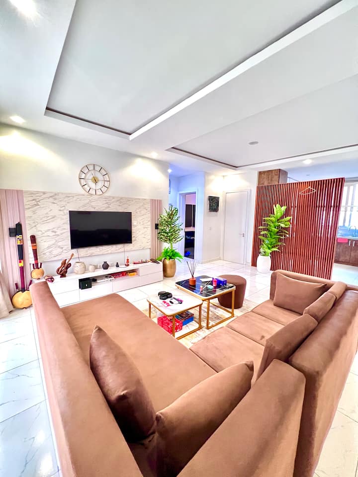 An Open-plan Condo With Bedroom Ensuite - Nigerija