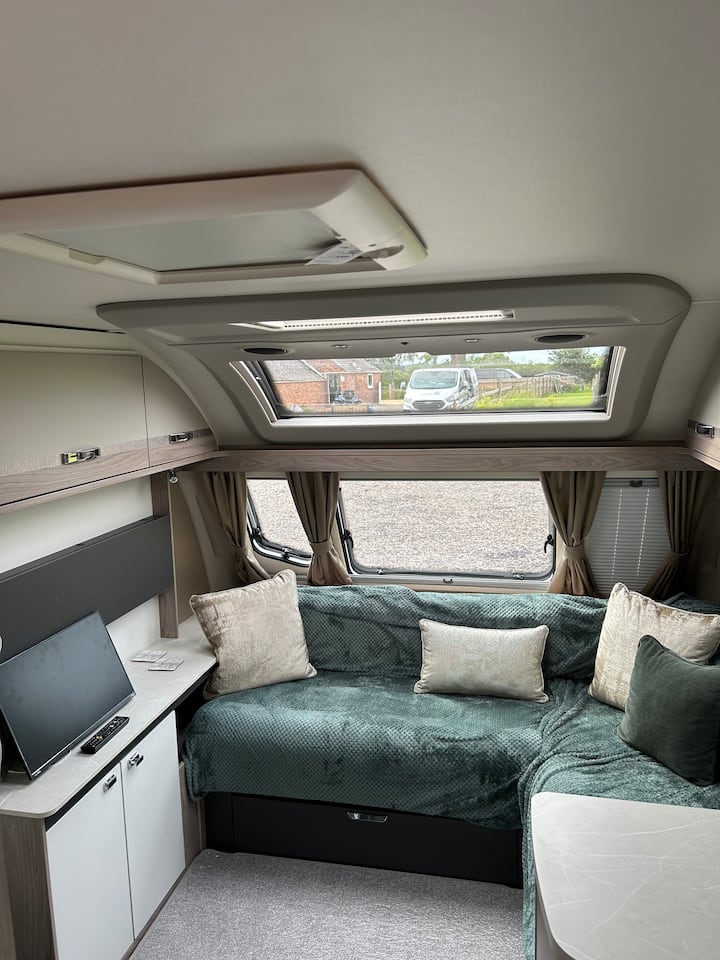 Luxury Caravan On Tranquil Site - Mold