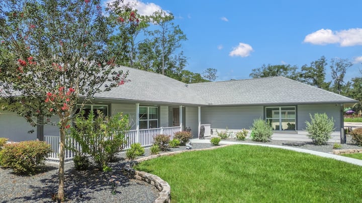 Privacy Awaits In This Unique Private Pool Oasis! - Inverness, FL