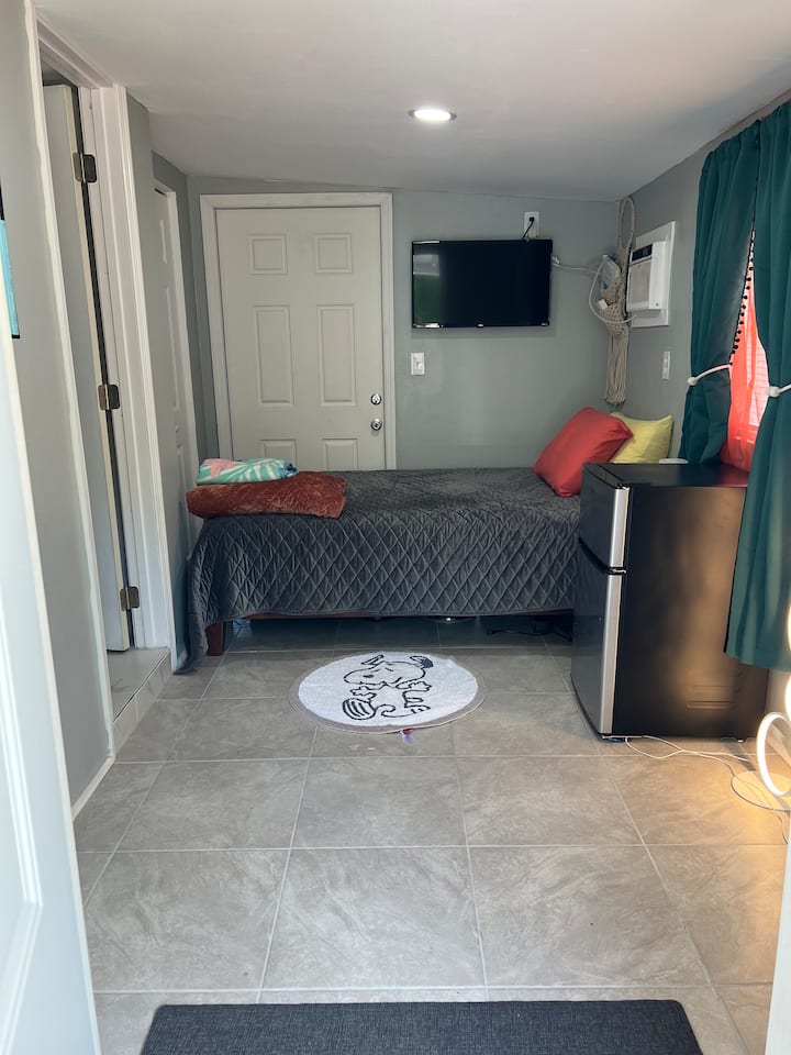 Private Entry/bathroom Guestroom - Ocala, FL