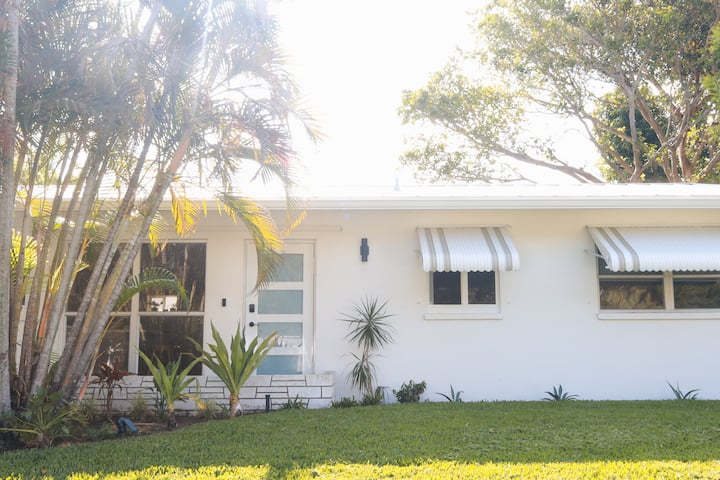 Jensen Beach Surf Hideaway - Stuart, FL