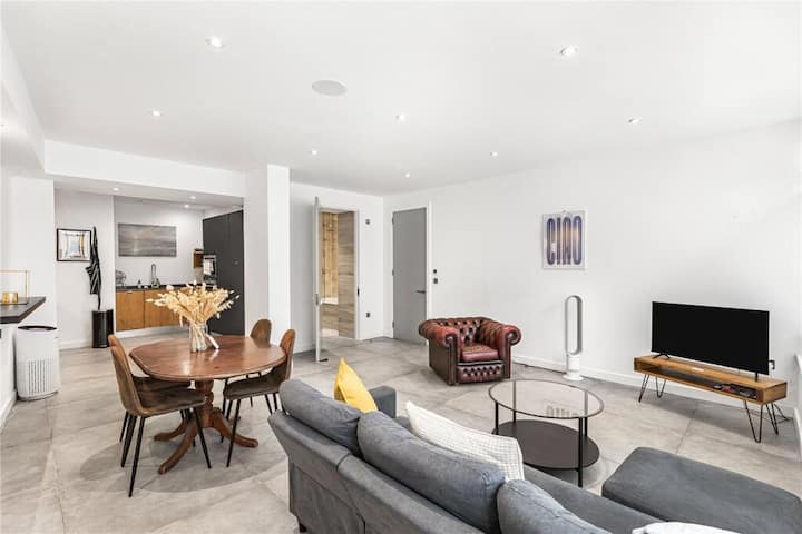 Modern And Cosy Warehouse Conversion In Zone 1 - London