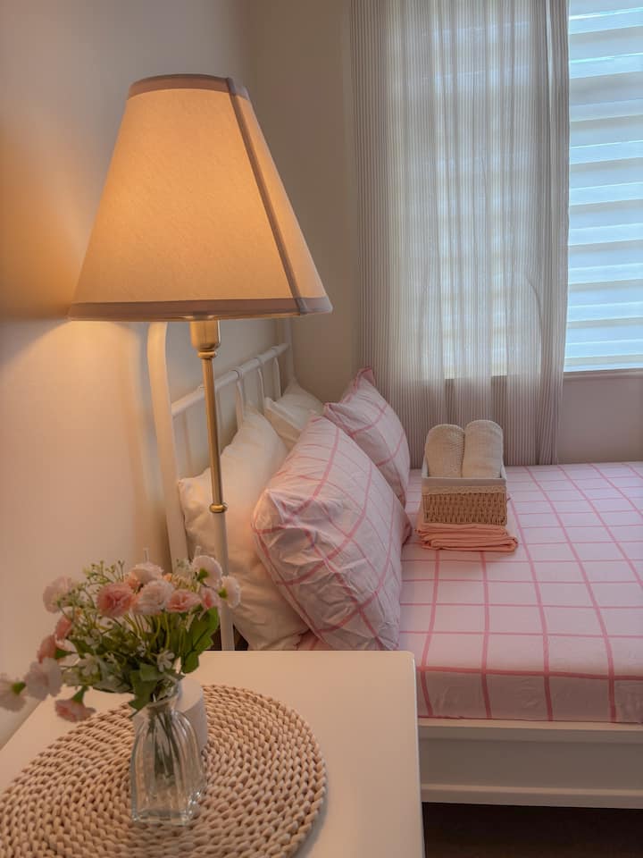 Chic Studio | Cubao | Walk To Araneta, Malls & Mrt - Marikina