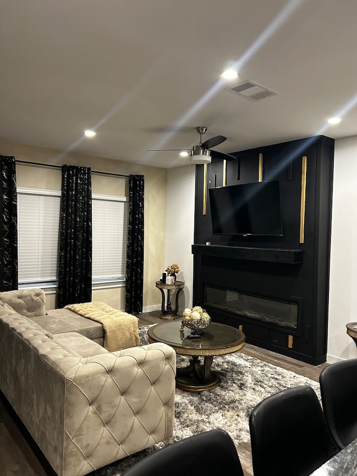 Modern 4br Family Home - Houston, TX