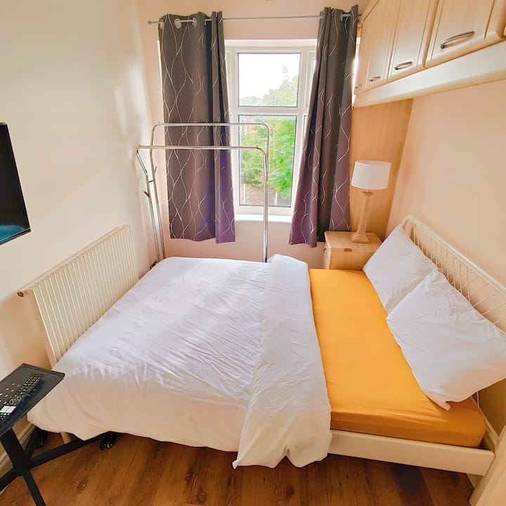 Lovely Private Room With Own Tv & Fridge - Sale