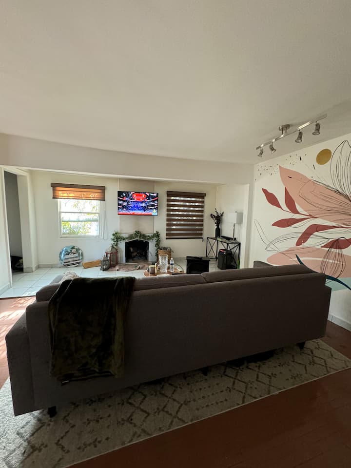 Spacious Master Bedroom In – Near Caliente Stadium - Tijuana