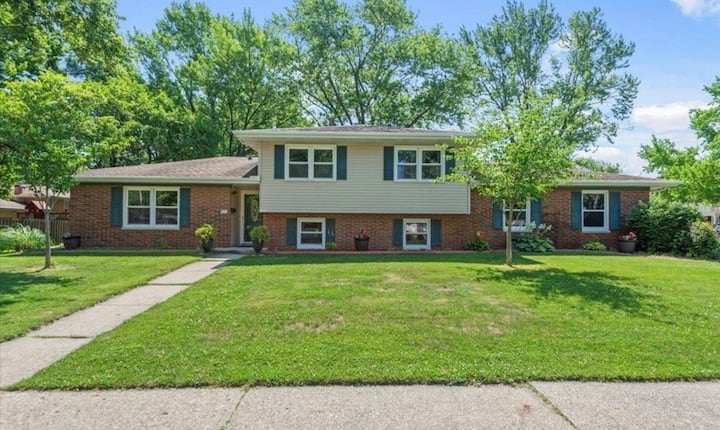 Home In Springfield. White Oak Mall Area. - Springfield, IL