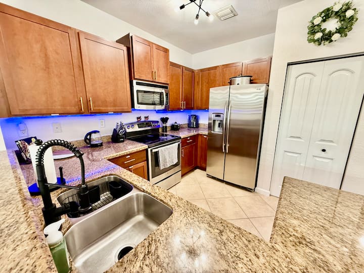 Military Monthly Stay Gated Community Pool Home - Homestead, FL