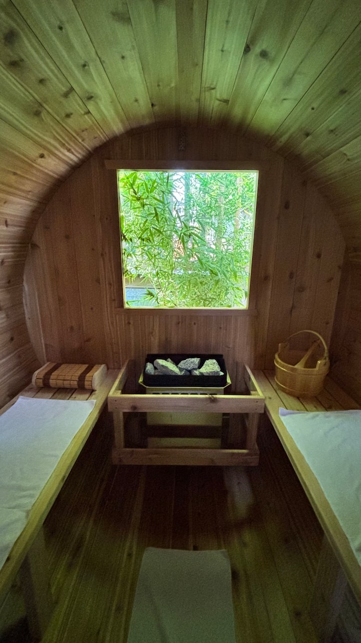 Cedar-clad Sauna Retreat - Vancouver Island