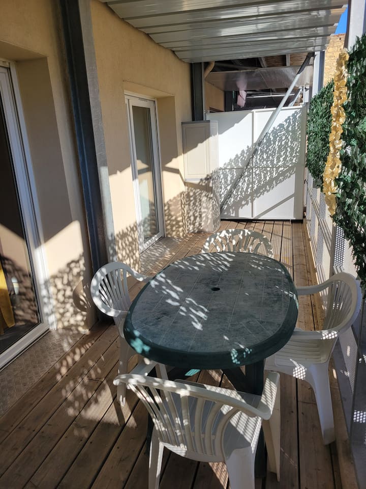 T2 + Terrasse ~ Confort ~ Linge Inclus - Istres