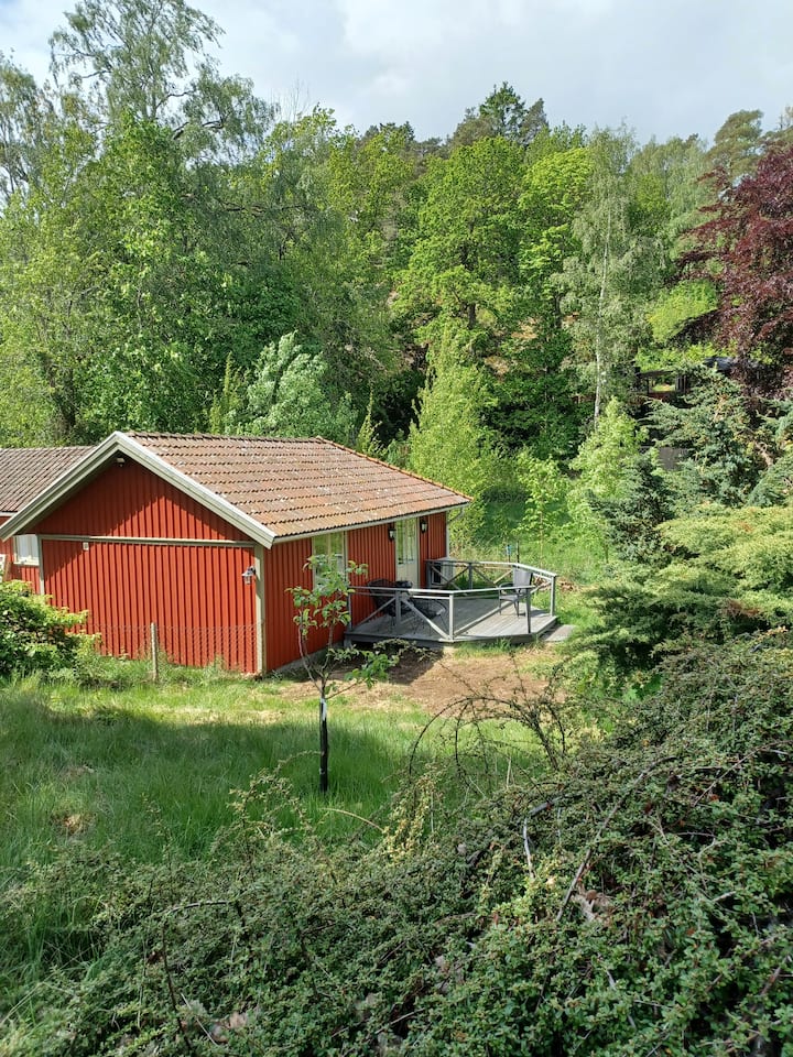 Stuga I Grön Oas Nära Havet - Ljungskile