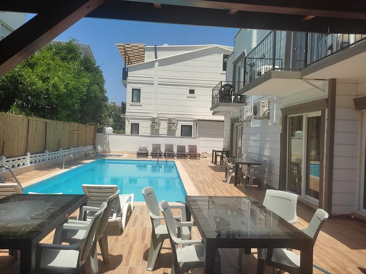 Kemerde 3 Kişilik Havuzlu 3 Yataklı Oda - Kemer