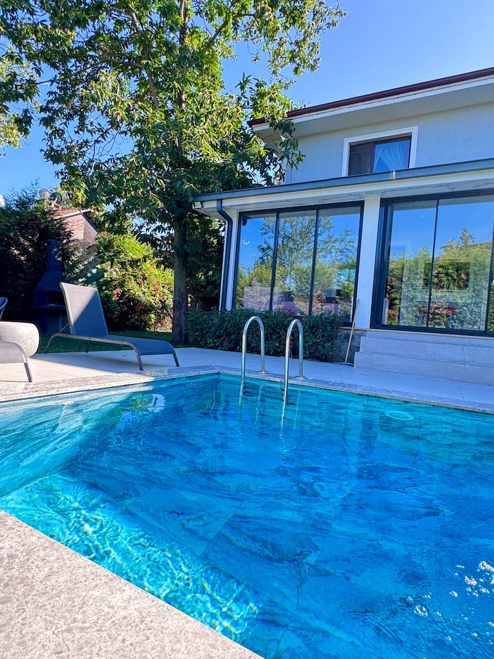 Cadde Sapanca 
Sıcak Havuzlu Müstakil Villa - Сапанджа