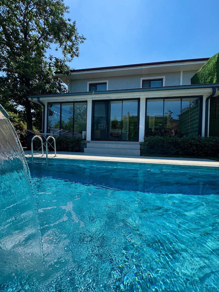 Cadde Sapanca
Geniş Bahçeli Havuzlu Villa - Sapanca