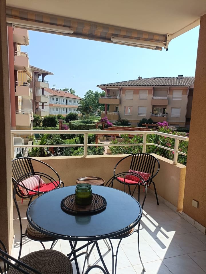 Joli Studio Climatisé à Deux Pas De La Plage - Fréjus