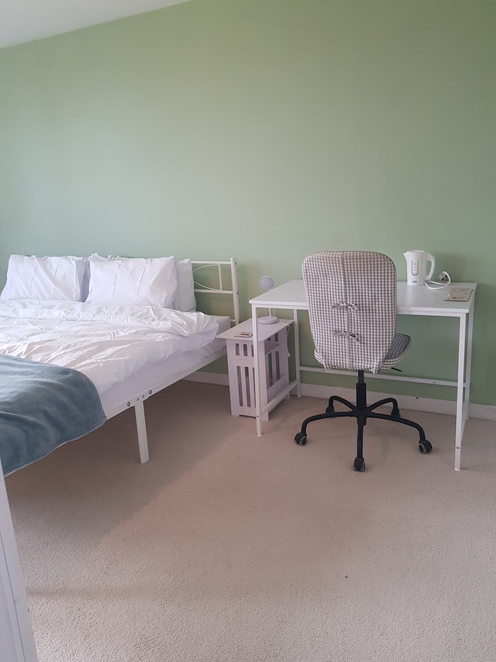 Central Horsham Room With A View - Horsham
