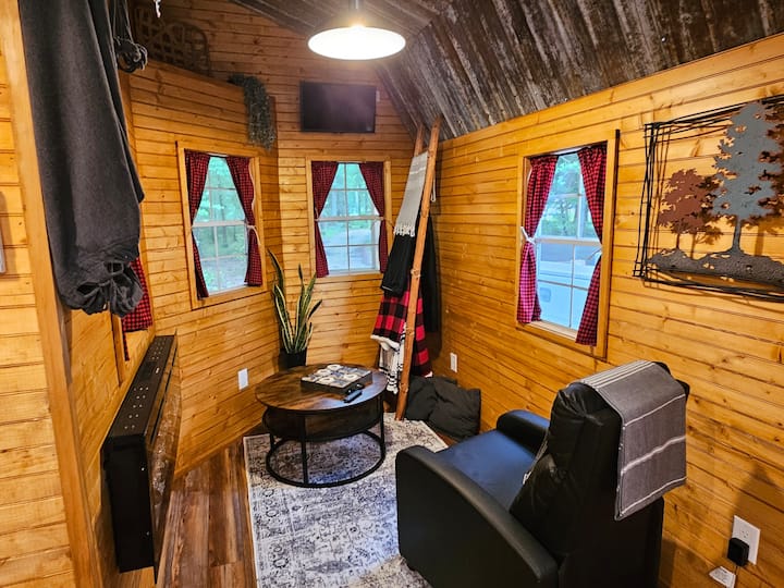 Tiny Little Cabin In The Woods - Delaware