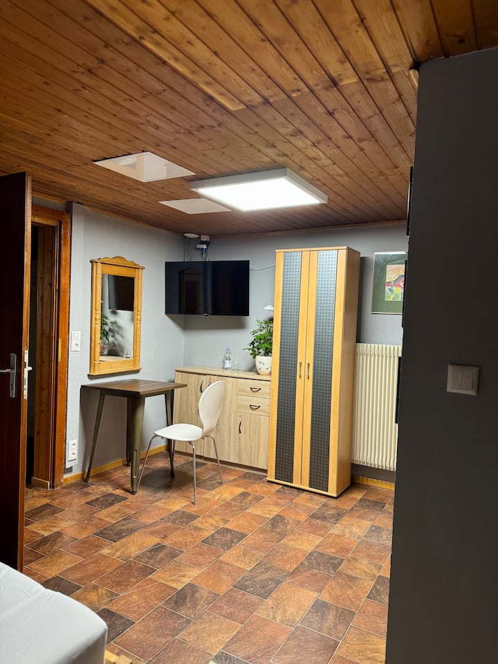 Gemütliches Souterrain Zimmer - Bensheim