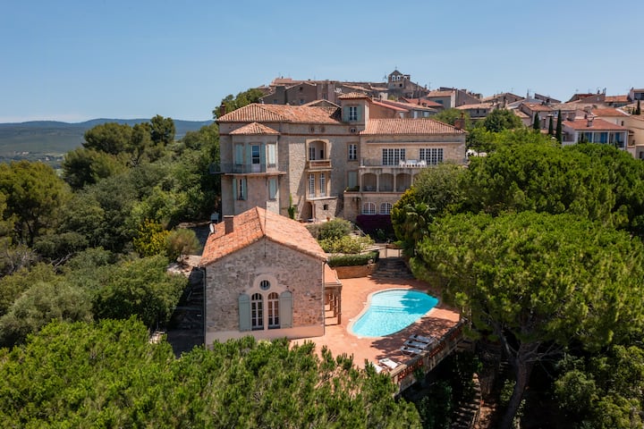 Château Historique Avec Vue Sur La Méditerranée - La Ciotat