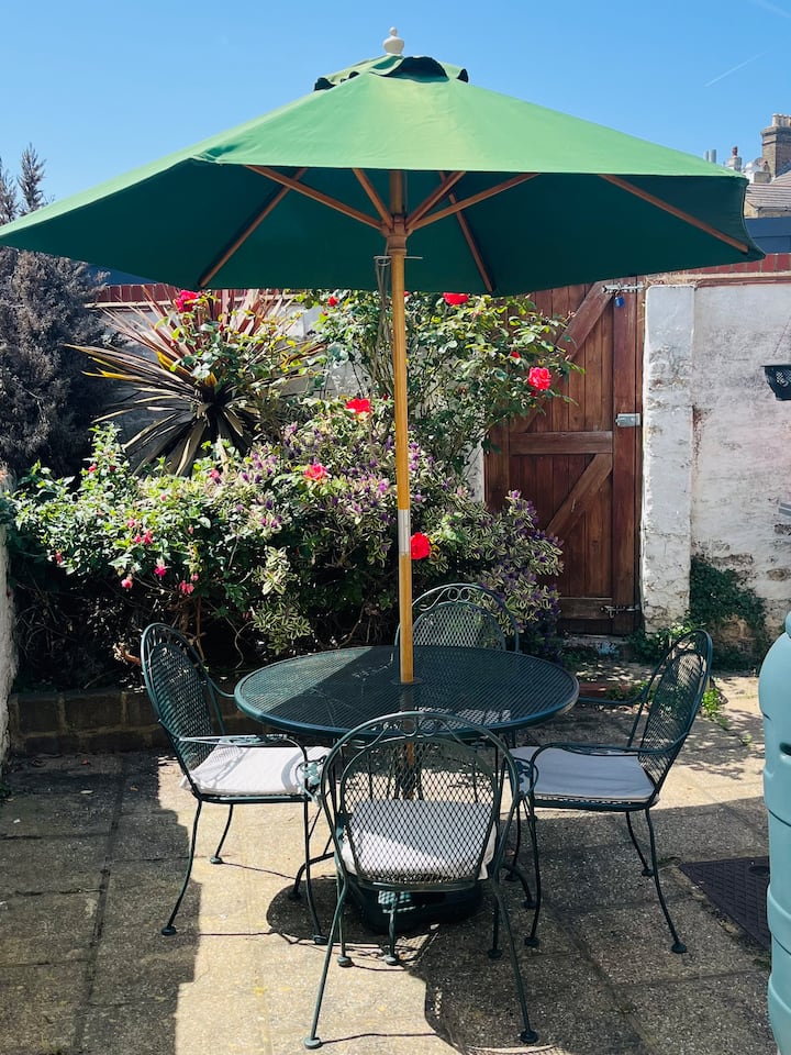 Homely 2 Bed Cottage: Between Beach & Town Centre! - Hampton Beach