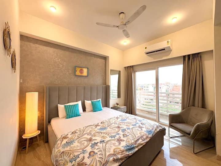 Brij Retreat - Serene 1bhk With Sunrise Balcony - Vrindavan
