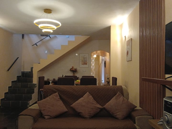 Solar Dutra - Sobrado à Poucos Metros Da Rodovia. - São José dos Campos