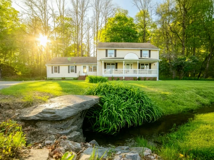 Spacious And Peaceful Country Retreat In Salem - Greenwich, NY