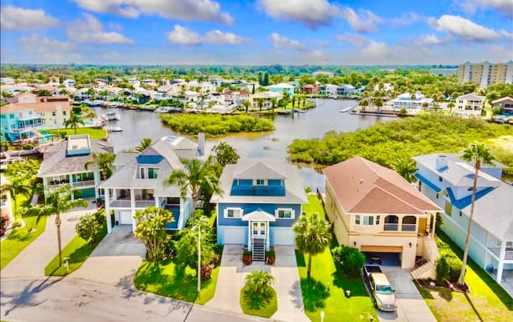 Modern Gulf Bayside Waterfront Home With Pool - New Port Richey, FL