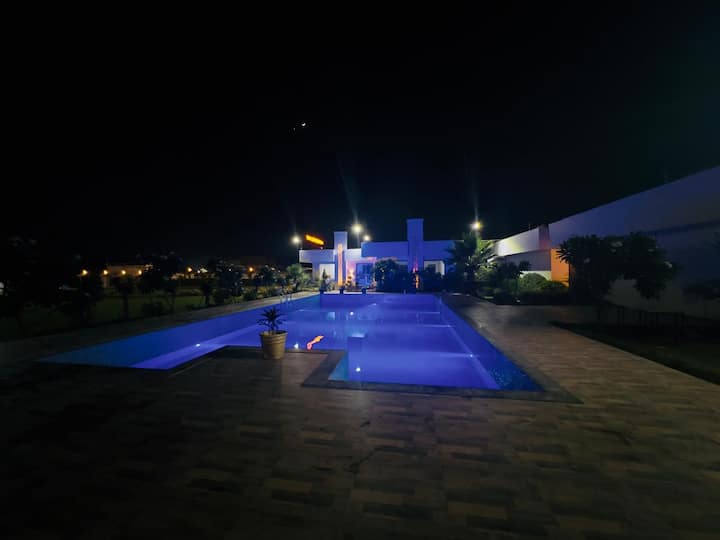Party Gateway-exclusive Pool With 2 Rooms - Bareilly