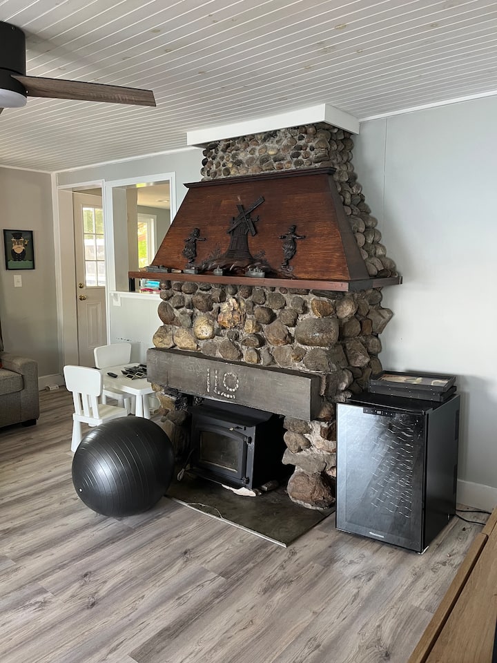Charming Waterfront Cottage! - Gananoque