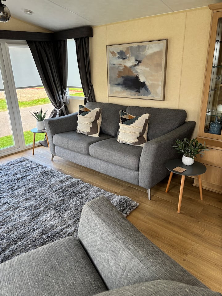 Modern Two Bedroom Caravan - Arbroath