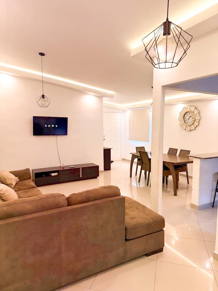 Casa Con Piscina Cerca De La Playa Y De La Ciudad - Panama